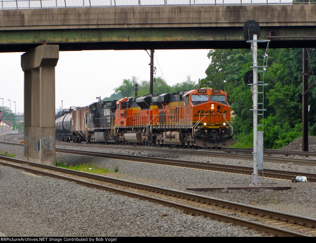 BNSF 6262 and 9329